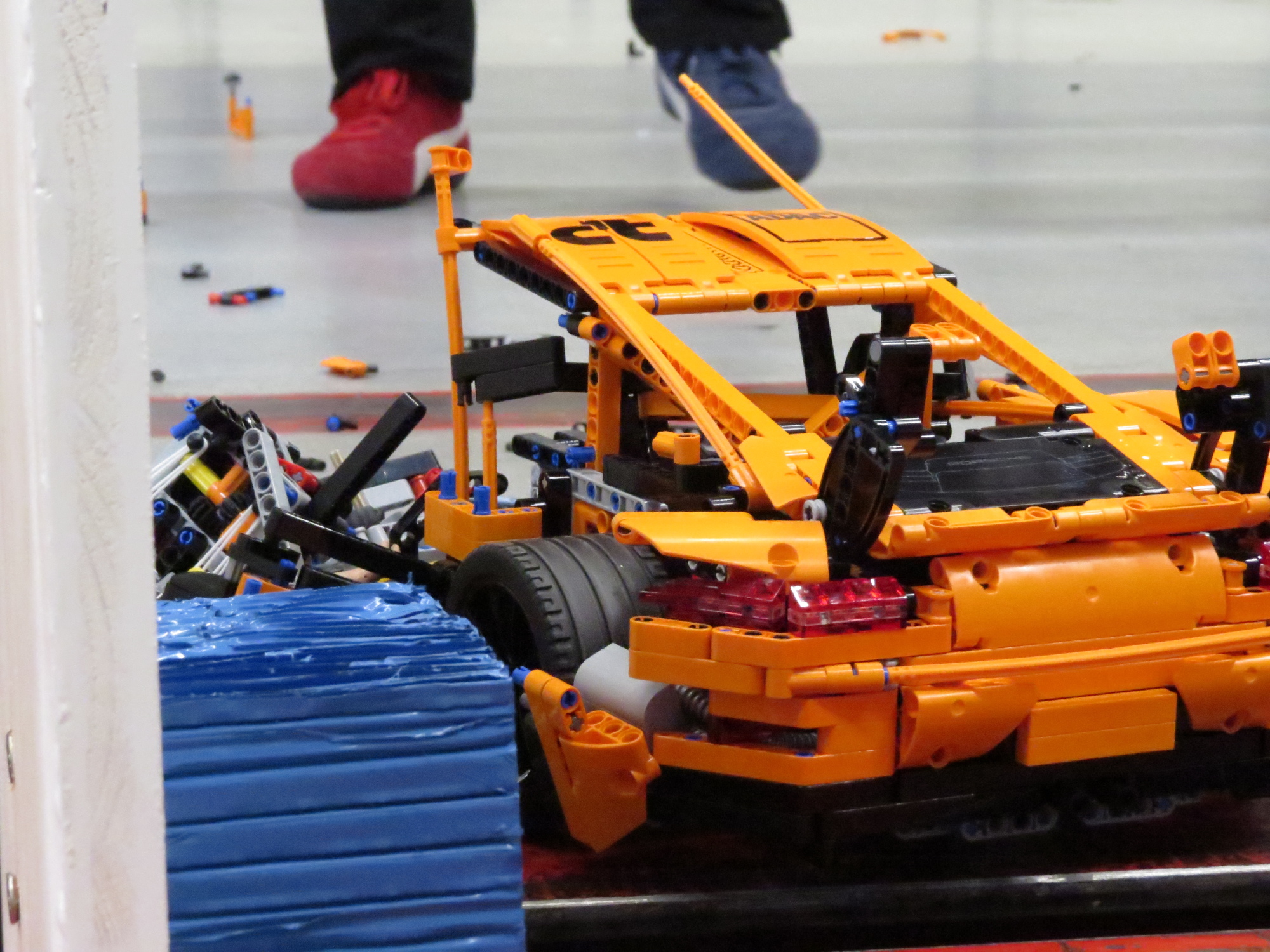 Lego-Porsche im c't-Crash-Test | heise group